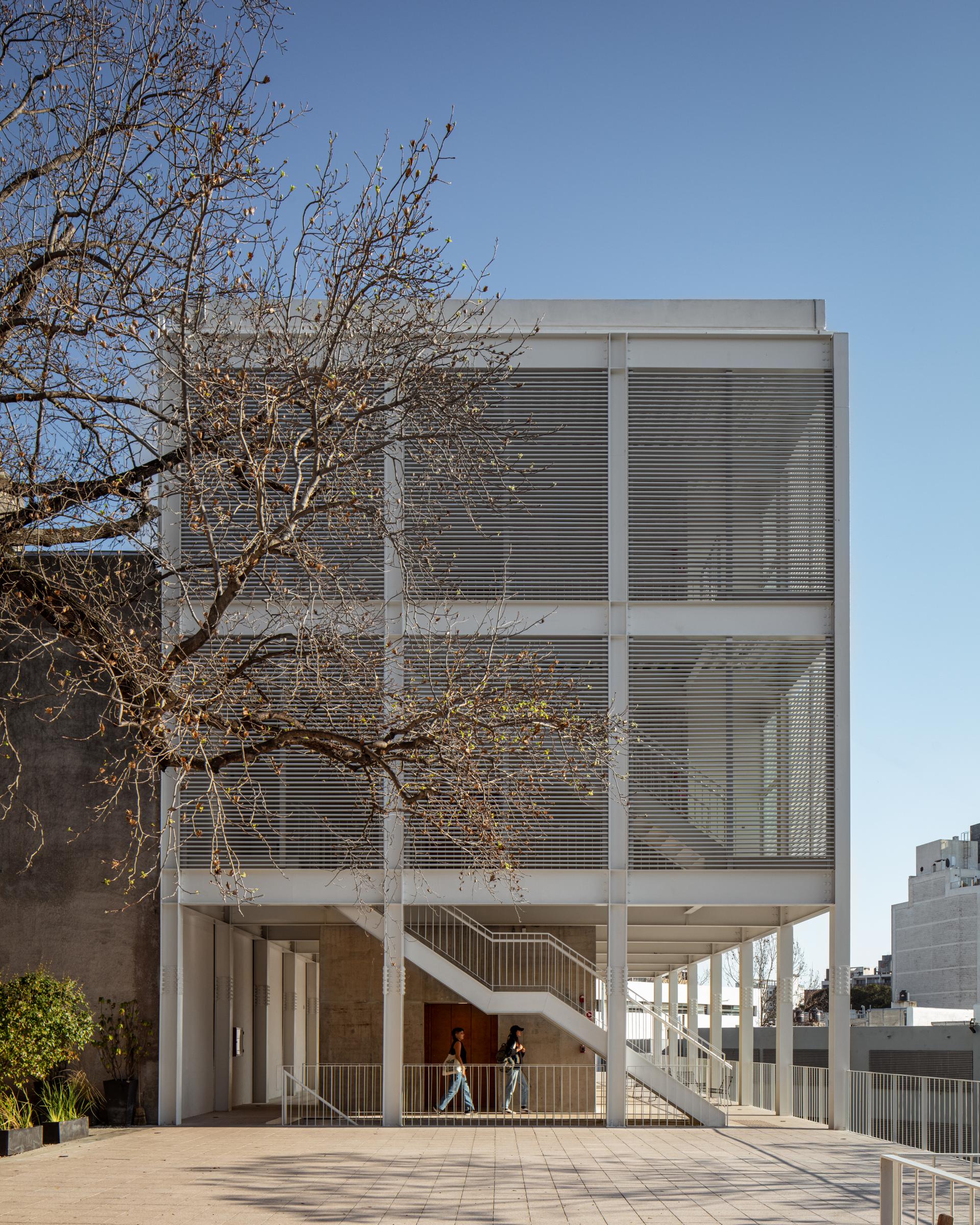 Luz & Arte - PLATAFORMA UNIVERSITARIA CENTRO PARQUE RODÓ (ampliación FADU)