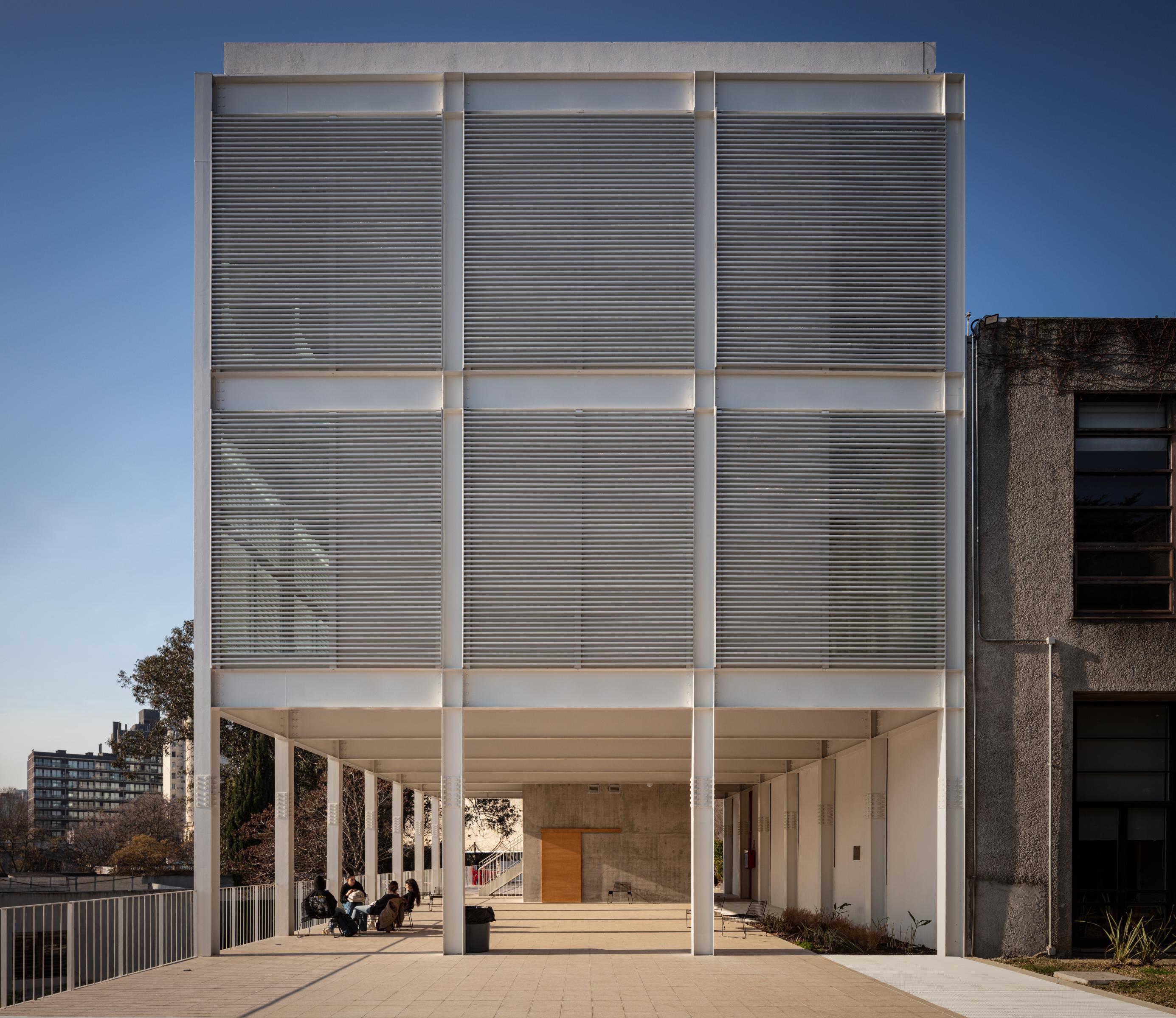 Luz & Arte - PLATAFORMA UNIVERSITARIA CENTRO PARQUE RODÓ (ampliación FADU)