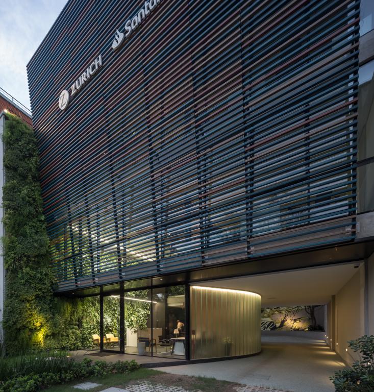 Luz & Arte - Edificio de Oficinas Zurich Santander