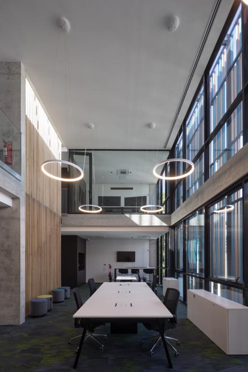 Luz & Arte - Edificio de Oficinas Zurich Santander